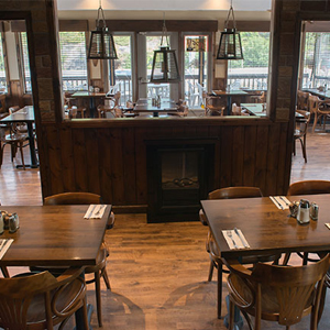 Trapper's Choice Restaurant & Inn - The Great Canadian Wilderness